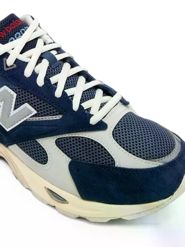 NEW BALANCE 880r Sneakers