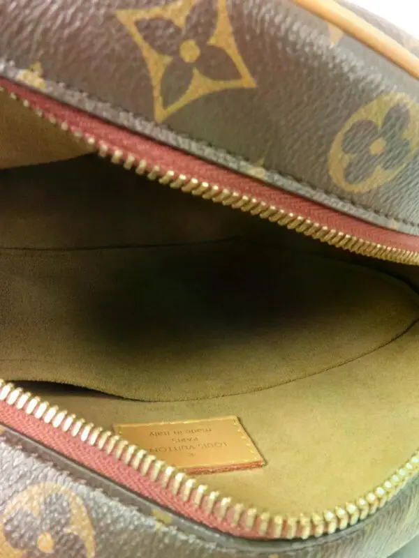 LOUIS VUITTON Boite Chapeau Souple Monogram Shoulder Bag