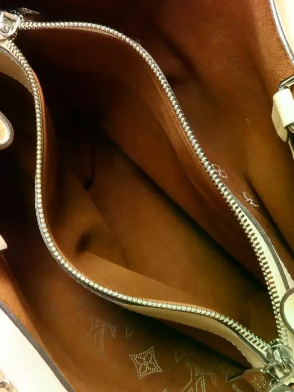 LOUIS VUITTON Mahina Bella Tote Bag - Neutrals