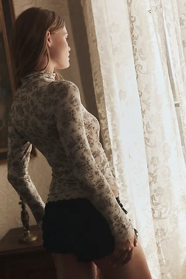 INTIMATELY Rococo Layering Top At