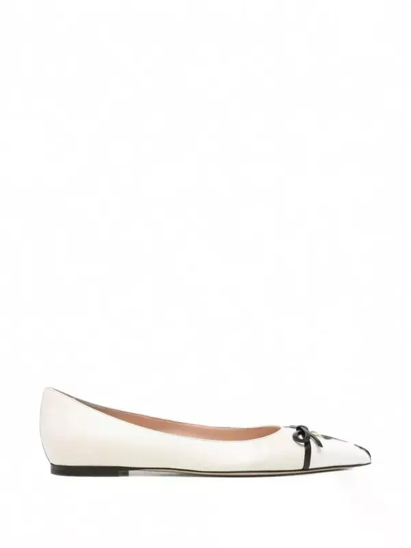 Valentino Garavani Vlogo Pointy Leather Pumps - Neutrals