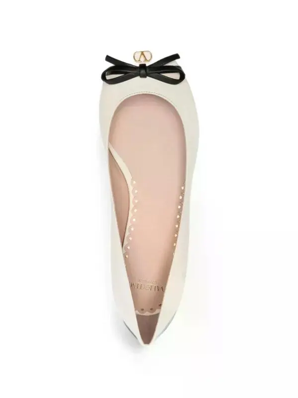 Valentino Garavani Vlogo Pointy Leather Pumps