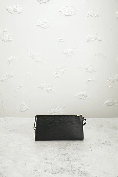 LOUIS VUITTON Epi Pochette Accessories 24 Shoulder Bag