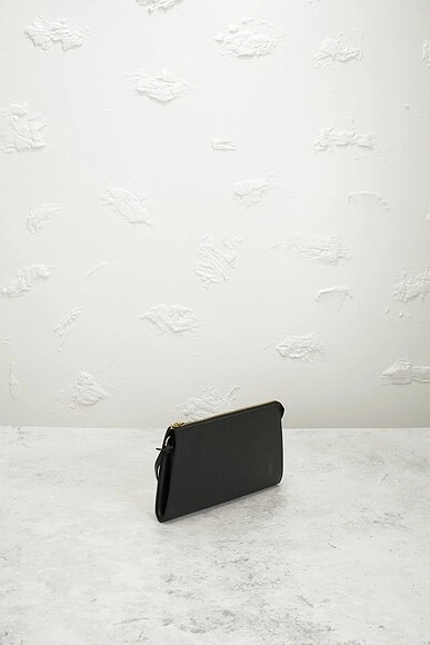 LOUIS VUITTON Epi Pochette Accessories 24 Shoulder Bag