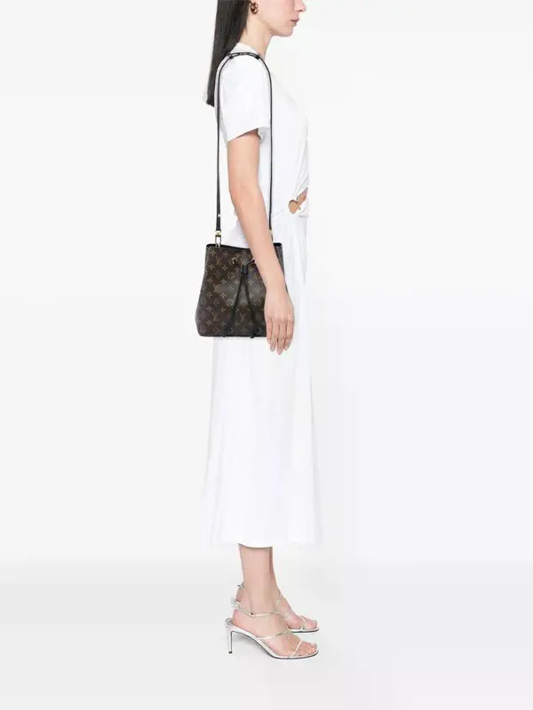LOUIS VUITTON 2018 Monogram Neonoe Mm Bucket Bag