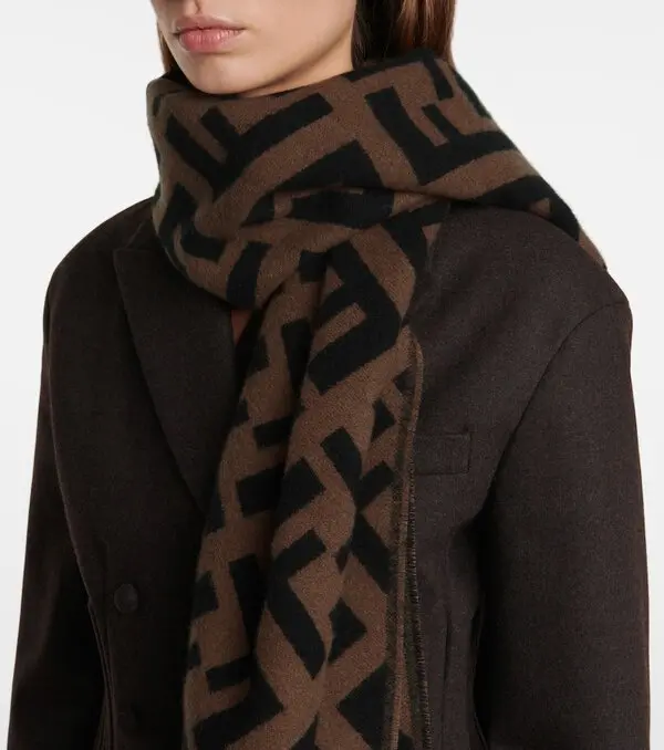 Fendi Ff Intarsia Cashmere Scarf - Brown