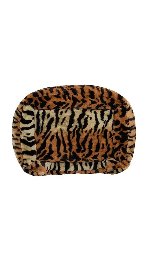 LOLA BLANKETS The Small Lola Pet Bed