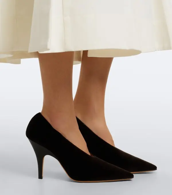 Le Monde Beryl Petra Velvet Pumps