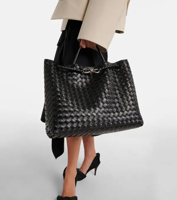 Bottega Veneta Andiamo Large Leather Tote Bag