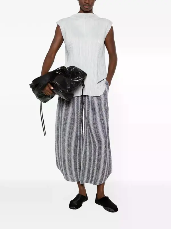 Issey Miyake Zig Zag-print Pleated Cropped Trousers