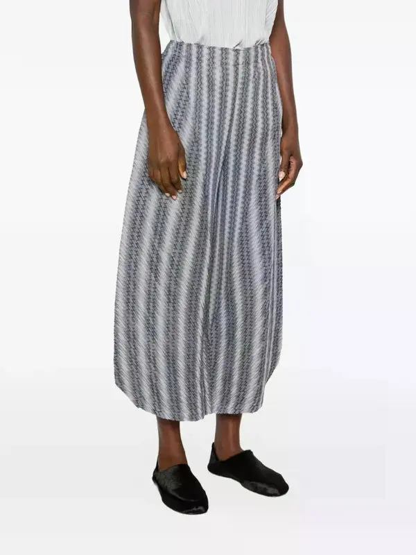 Issey Miyake Zig Zag-print Pleated Cropped Trousers