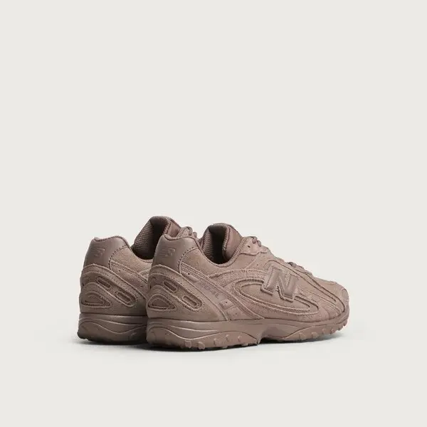 NEW BALANCE 204l Suede