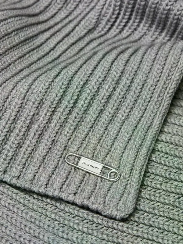 Givenchy Scarf In Wool With Pin