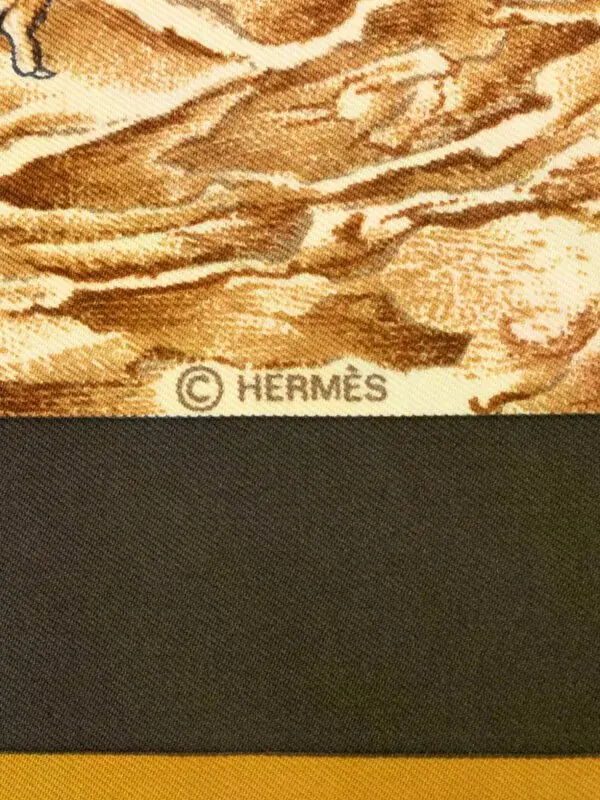 Hermès 1999-2007 Casse Noisette Silk Scarf 90 Scarves