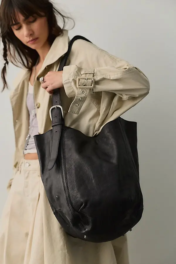 Free People Iris Tote At - Black