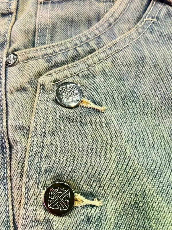 GUAPI Iron Crest Stud-embellished Jeans