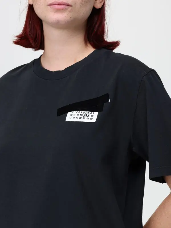 MAISON MARGIELA T-shirt Colour