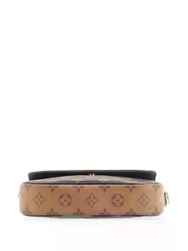 LOUIS VUITTON Ivy Wallet On Chain Reverse Monogram Canvas Shoulder Bag