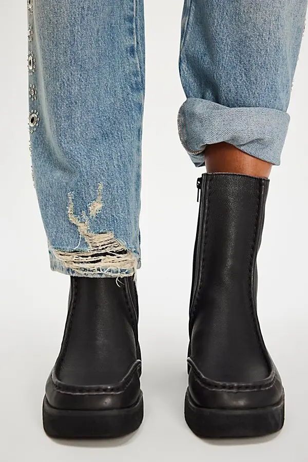 Clarks Effery Zip Boots Shoe At - Black Leather