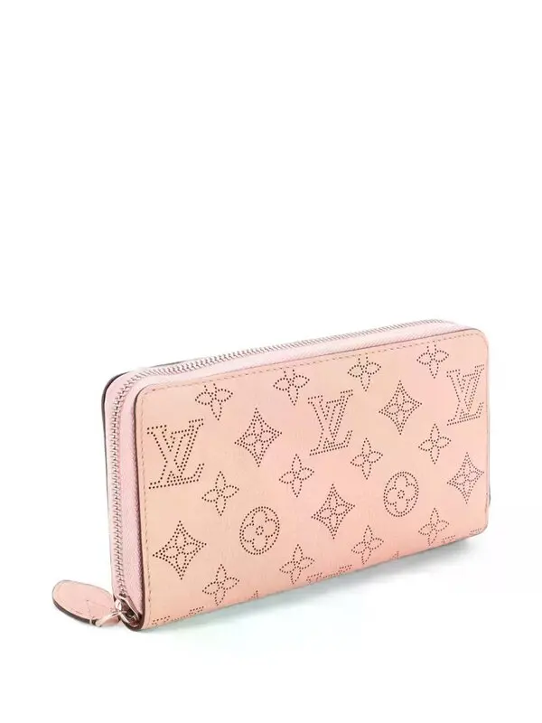 LOUIS VUITTON Zippy Wallet Mahina Leather Small Wallets - Pink
