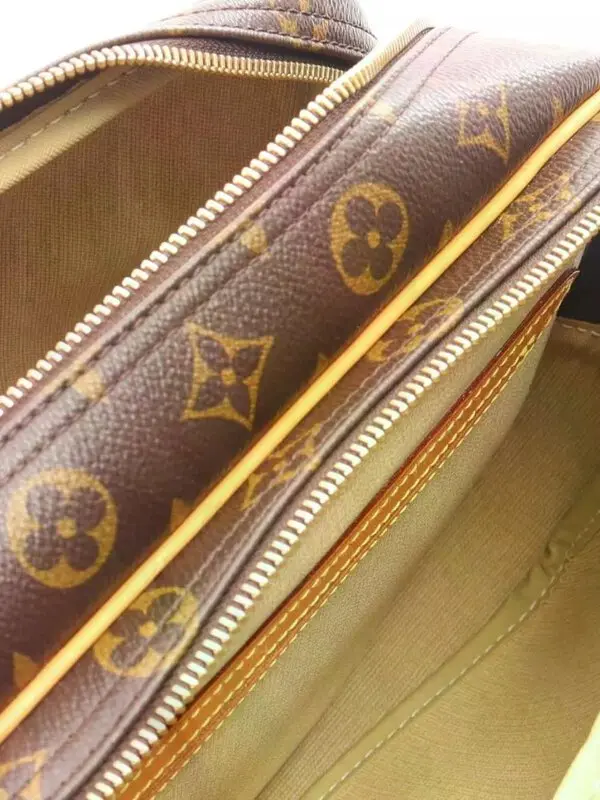 LOUIS VUITTON 2002 Reporter Pm Monogram Shoulder Bag