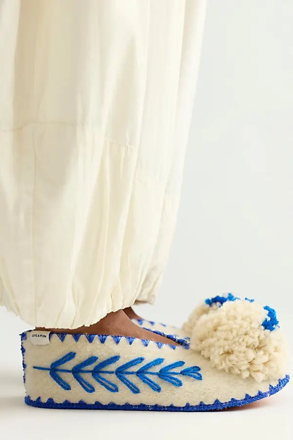 GIVE A PON Confetti Pom Slippers At - Psaras