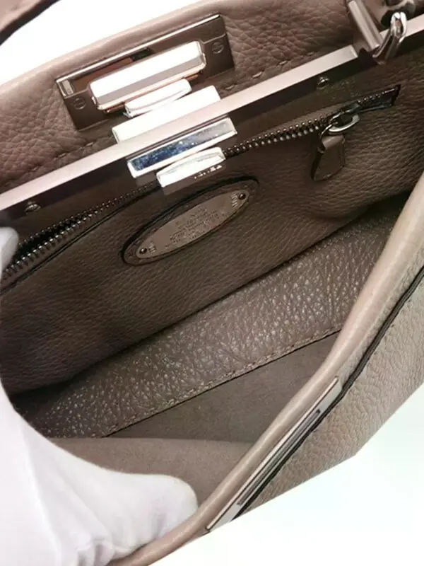 Fendi 2000-2010 Medium Leather Selleria Peekaboo Iconic Satchel