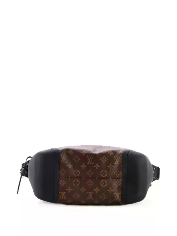 LOUIS VUITTON Waterproof Voyage Messenger Monogram Canvas Crossbody Bag