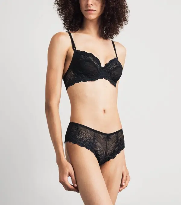 Wacoal Lace Embrace Tanga - Black