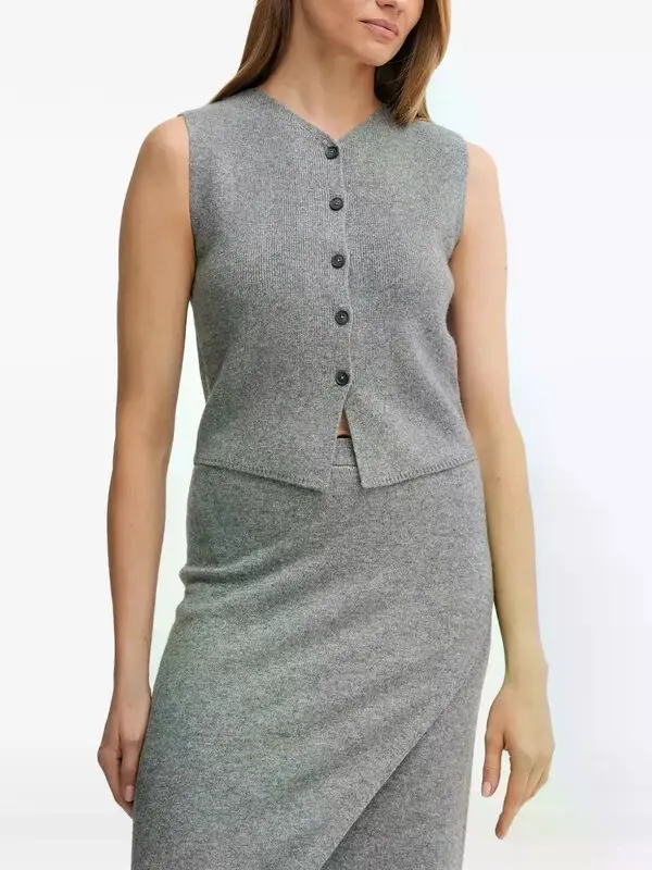 OUI Button V-neck Sleeveless Knitwear