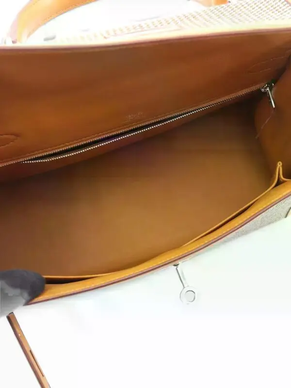 Hermès 28 Kelly Sesame Handbag