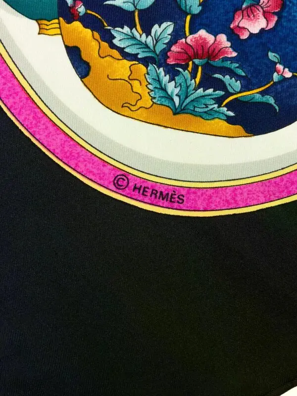Hermès 2000-2026 Qu Importe Le Flacon Silk Scarf 90 Scarves