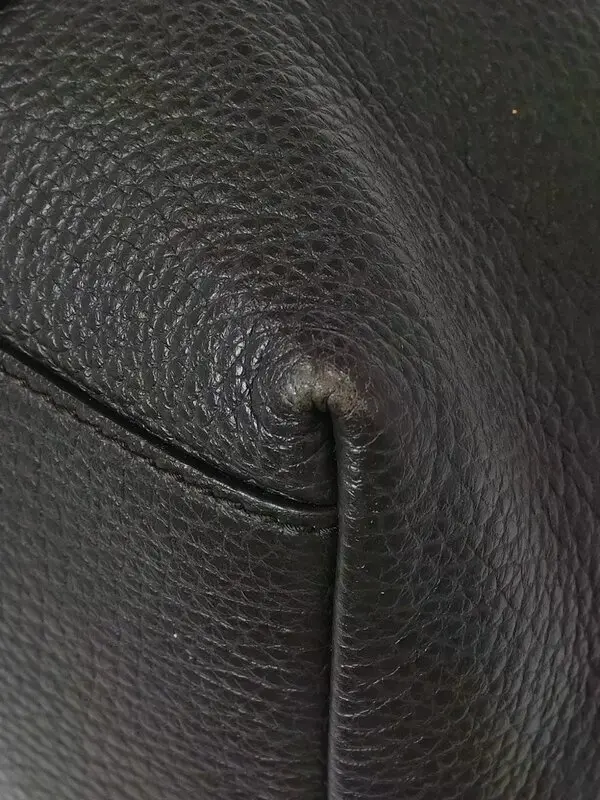 Gucci Logo-charm Pebbled Leather Tote Bag