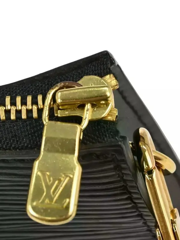 LOUIS VUITTON 24 Épi Pochette Accessoires Hand Bag