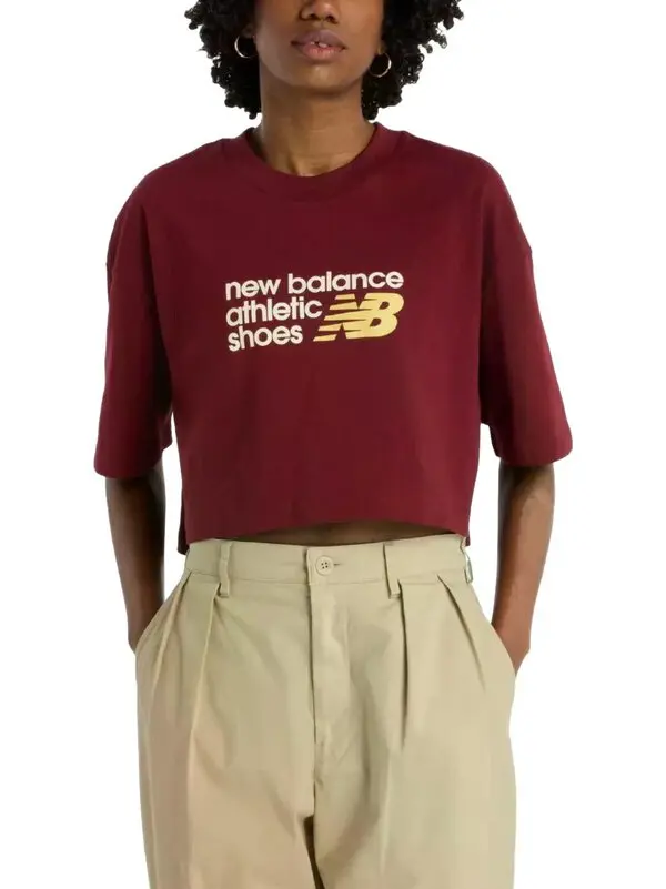 NEW BALANCE Cropped Crewneck T-shirt With Chest Logo - Red