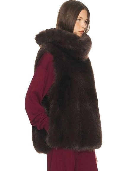 HELSA Faux Fox Gilet - Chicory