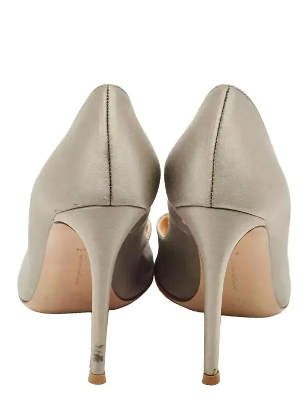 GIANVITO ROSSI Pointed Toe Stiletto Heel Pumps - Grey