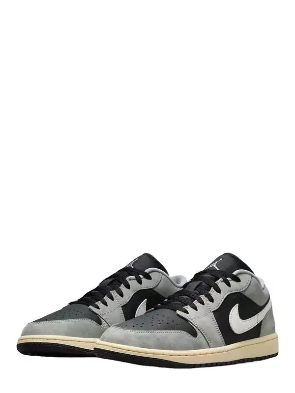 JORDAN Air 1 Low Se Light Smoke Sneakers - Grey