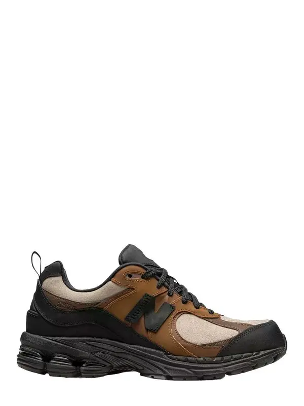 NEW BALANCE X The Basement 2002r Sneakers - Brown