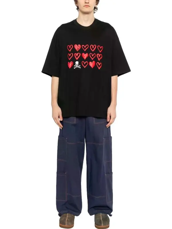 MASTERMIND WORLD Hearts Skull Graphic T-shirt - Black