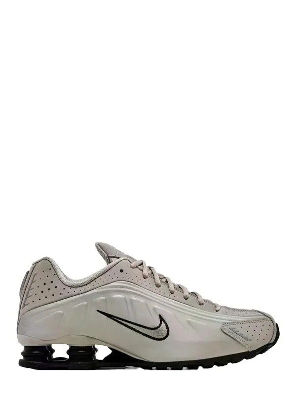Nike Shox R4 Trainers - Grey