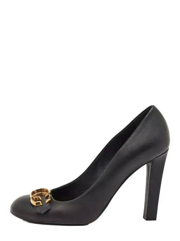 Gucci Leather Round Toe Pumps With Gg Plaque - Black