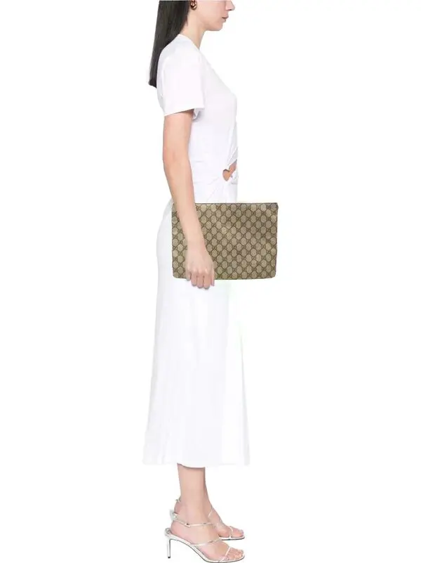 Gucci Gg Supreme Clutch Bag - Neutrals