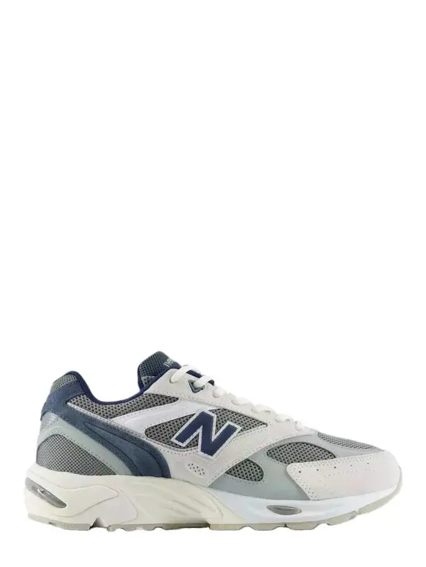 NEW BALANCE 880r Sneakers - Neutrals