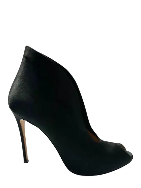 GIANVITO ROSSI Vamp Peep-toe Pumps - Black