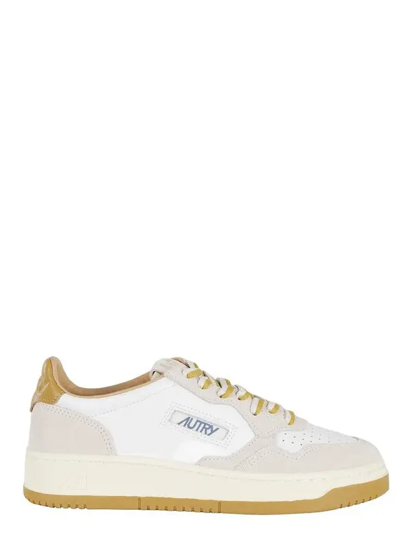 AUTRY Medalist Low Leather Sneakers With Perforated Toe - Brown