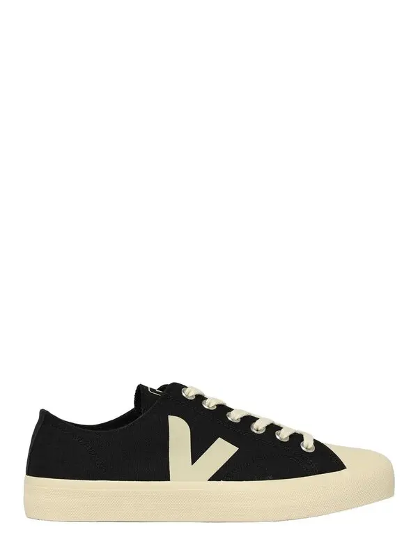 VEJA Trainers Colour - Black