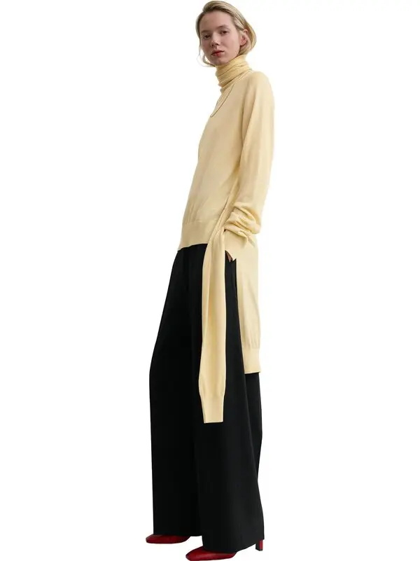 TOTEME Double-sleeve Turtleneck In Fine Knit Wool And Silk Blend - Champagne