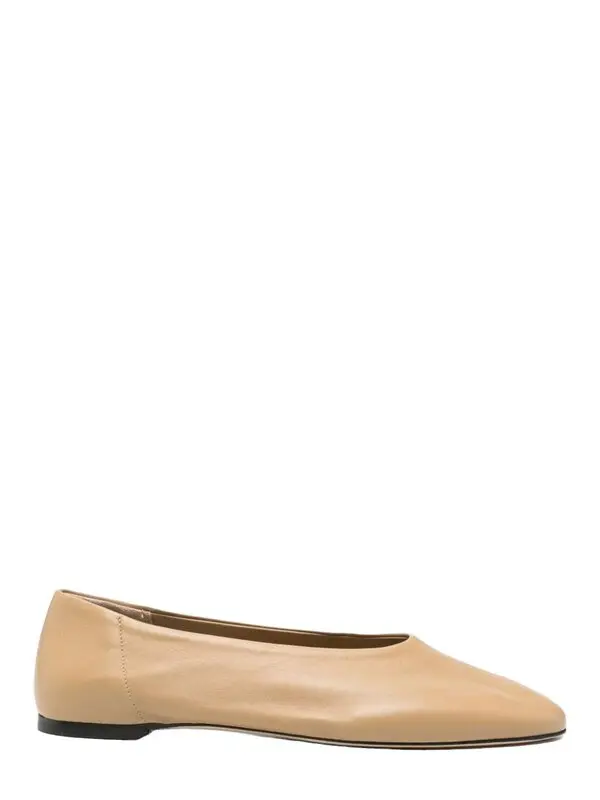 TOTEME Round-toe Ballet Flats In Smooth Leather - Beige