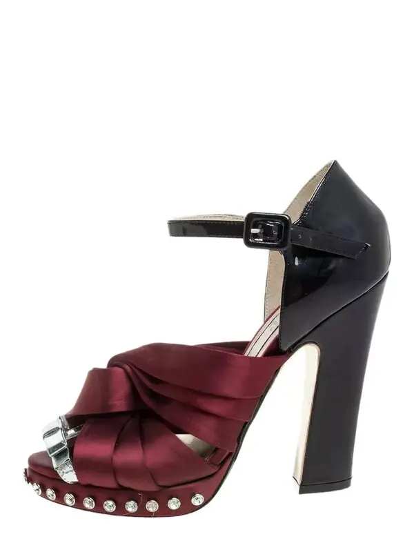 N°21 Crystal Embellished Knotted Patent Leather Sandals - Red